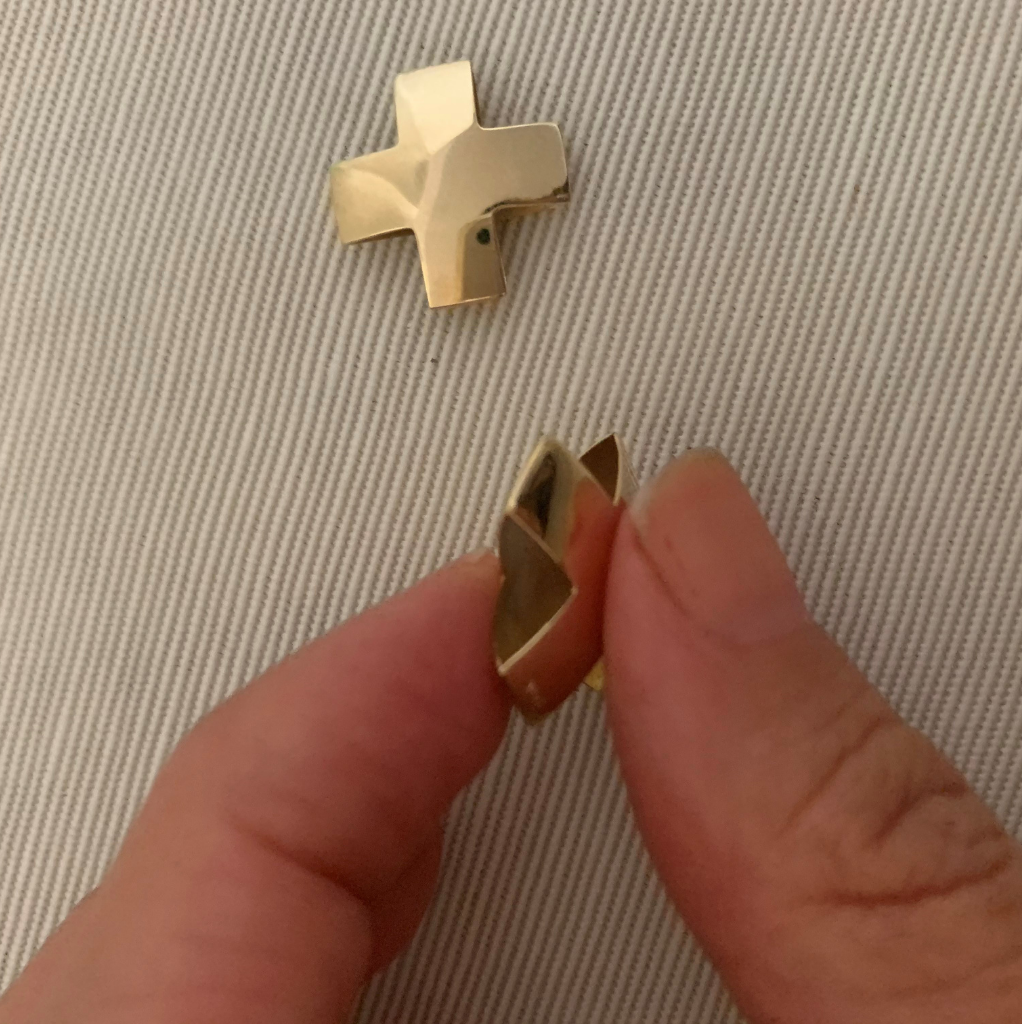 Cruz Moderna con Piel Adulto - Oro 14k – Hilo de Plata